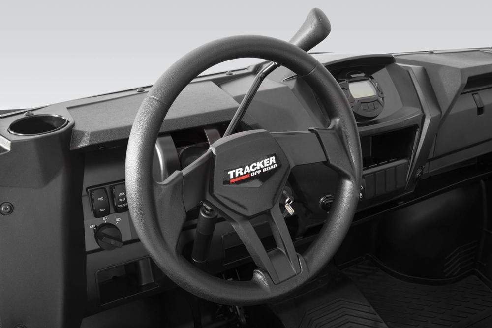 800SX Crew Side By Side - TRACKER Off Road